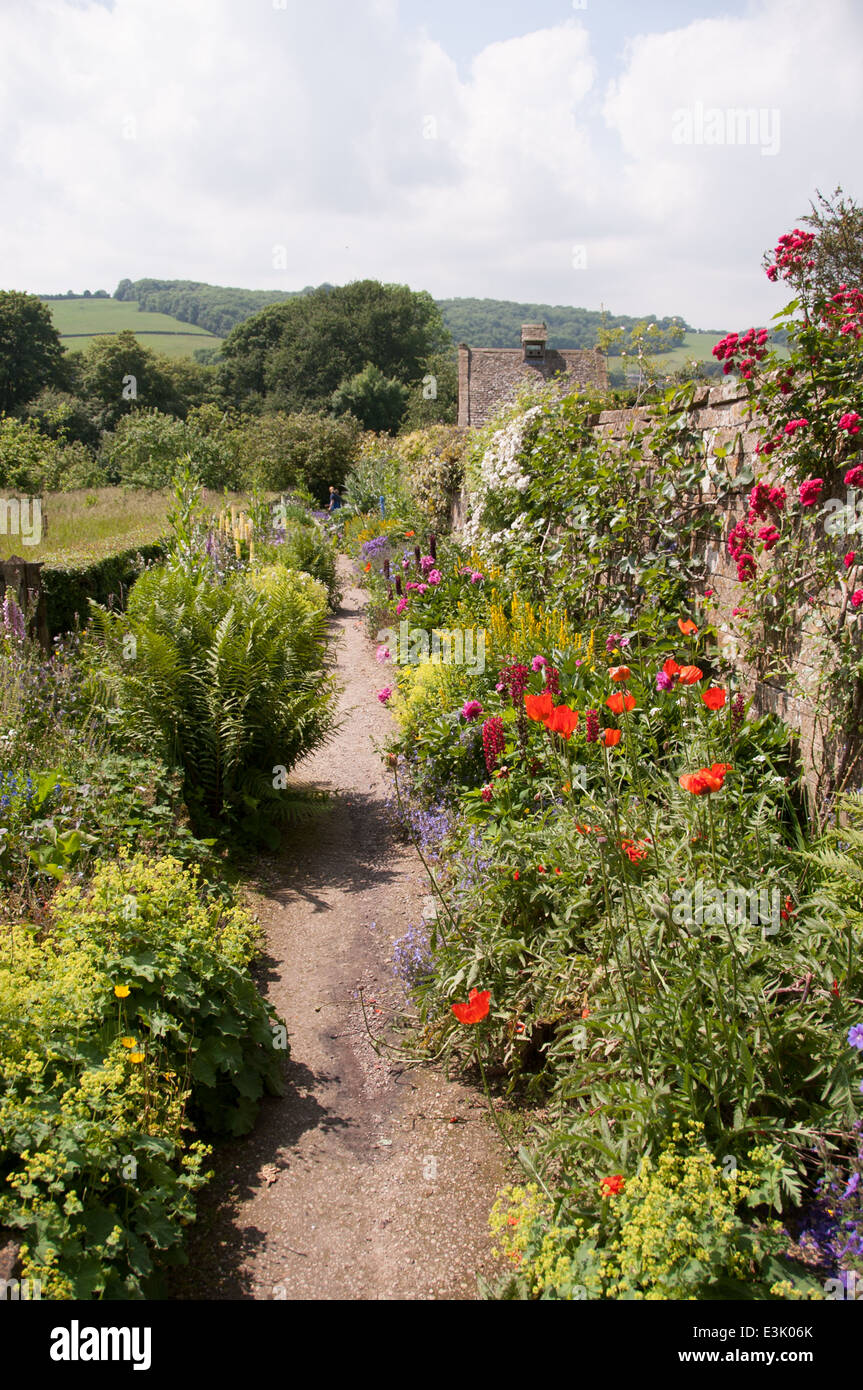 Country house flower garden in the english summertime Stock Photo - Alamy