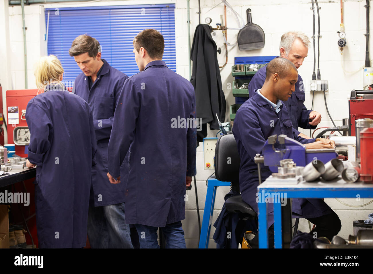 Engineering workshop hi-res stock photography and images - Alamy
