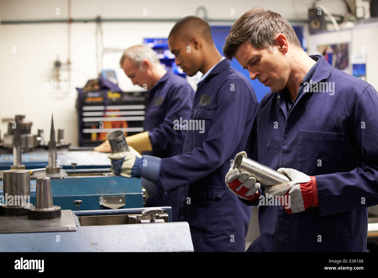 Engineering workshop hi-res stock photography and images - Alamy