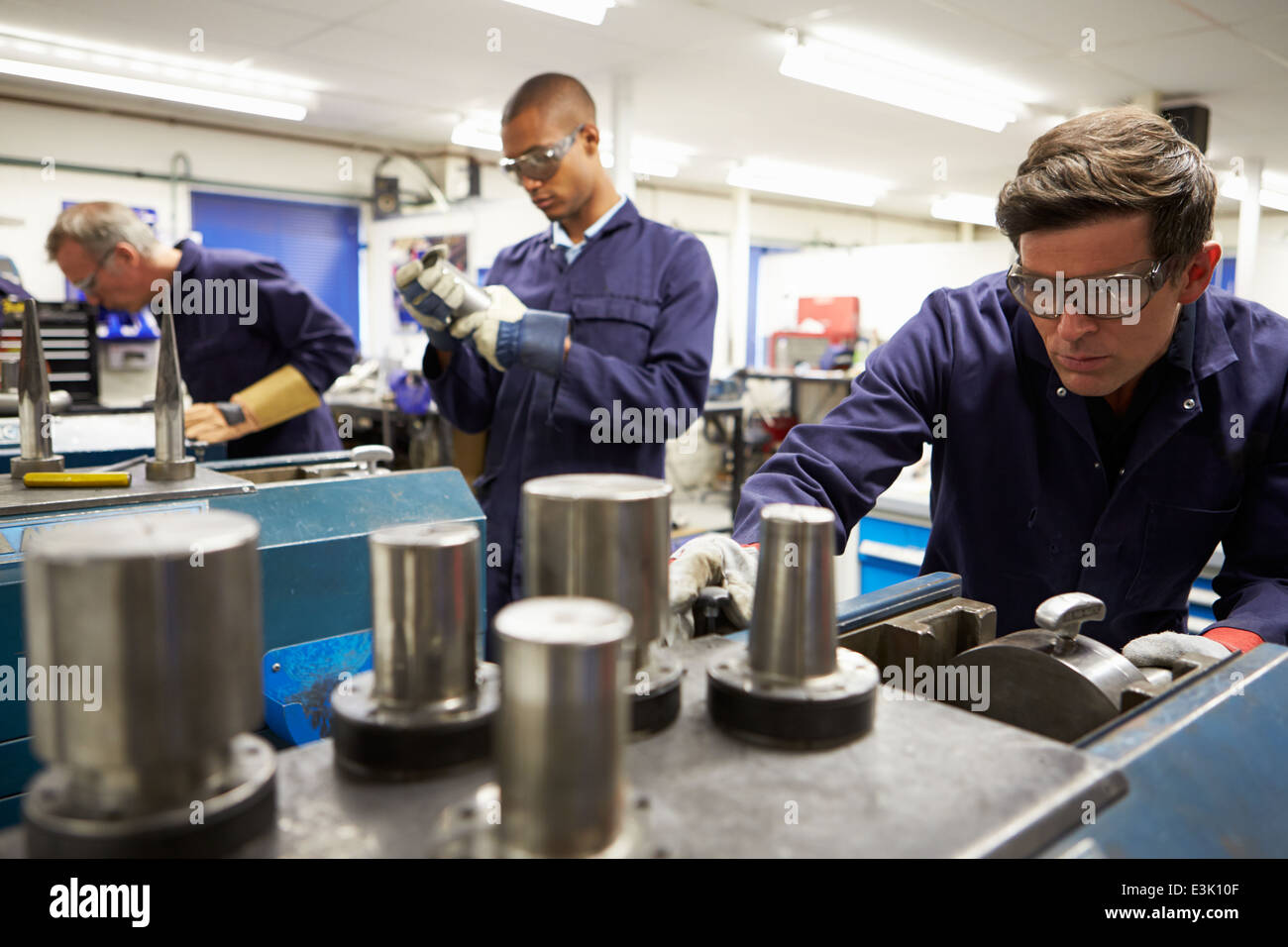 Engineering workshop hi-res stock photography and images - Alamy