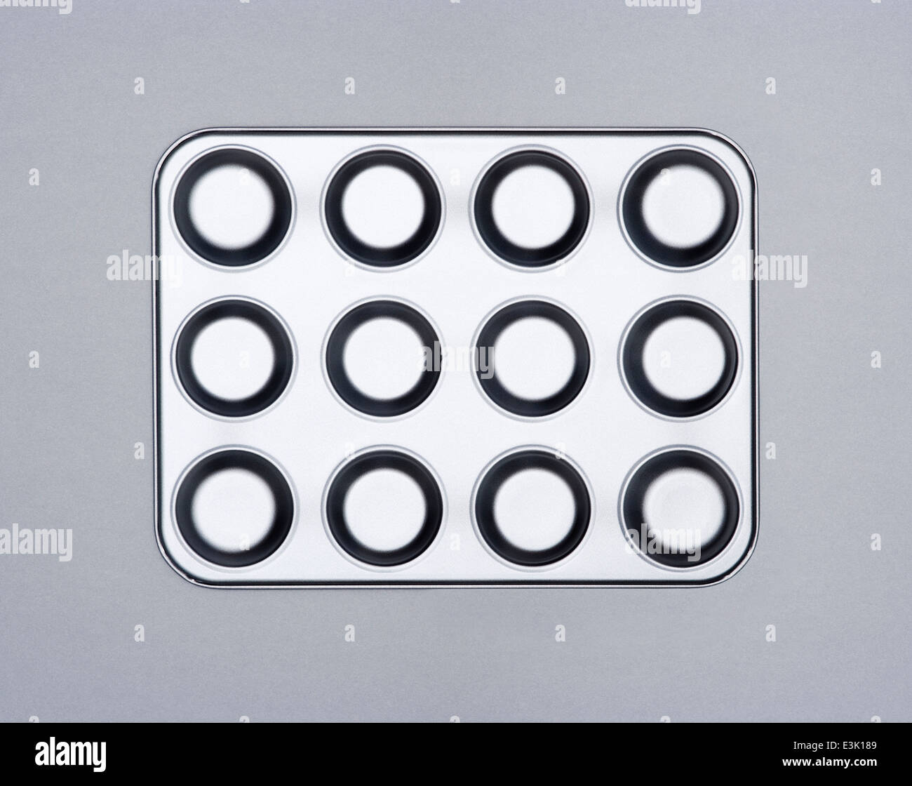 Empty cake tin hi-res stock photography and images - Alamy