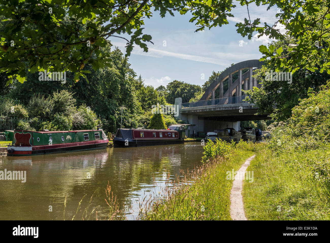 The A56 Chester road bridge across the Bridgewater canal at Upper ...