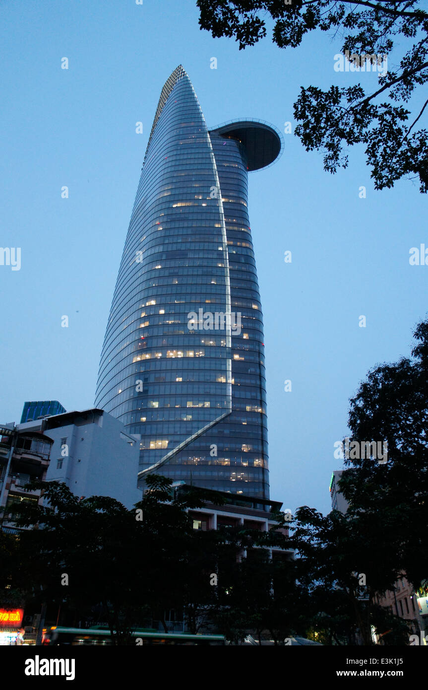 Financial building tower hi-res stock photography and images - Alamy