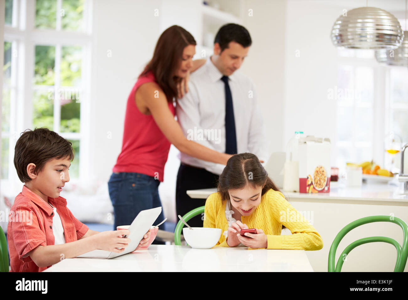 Family at breakfast table hi-res stock photography and images - Alamy