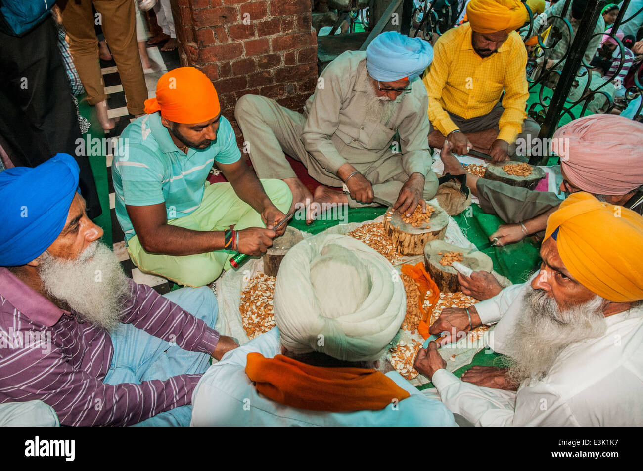 Golden temple amritsar food hi-res stock photography and images - Alamy Golden temple amritsar food hi-res stock photography and images - Alamy