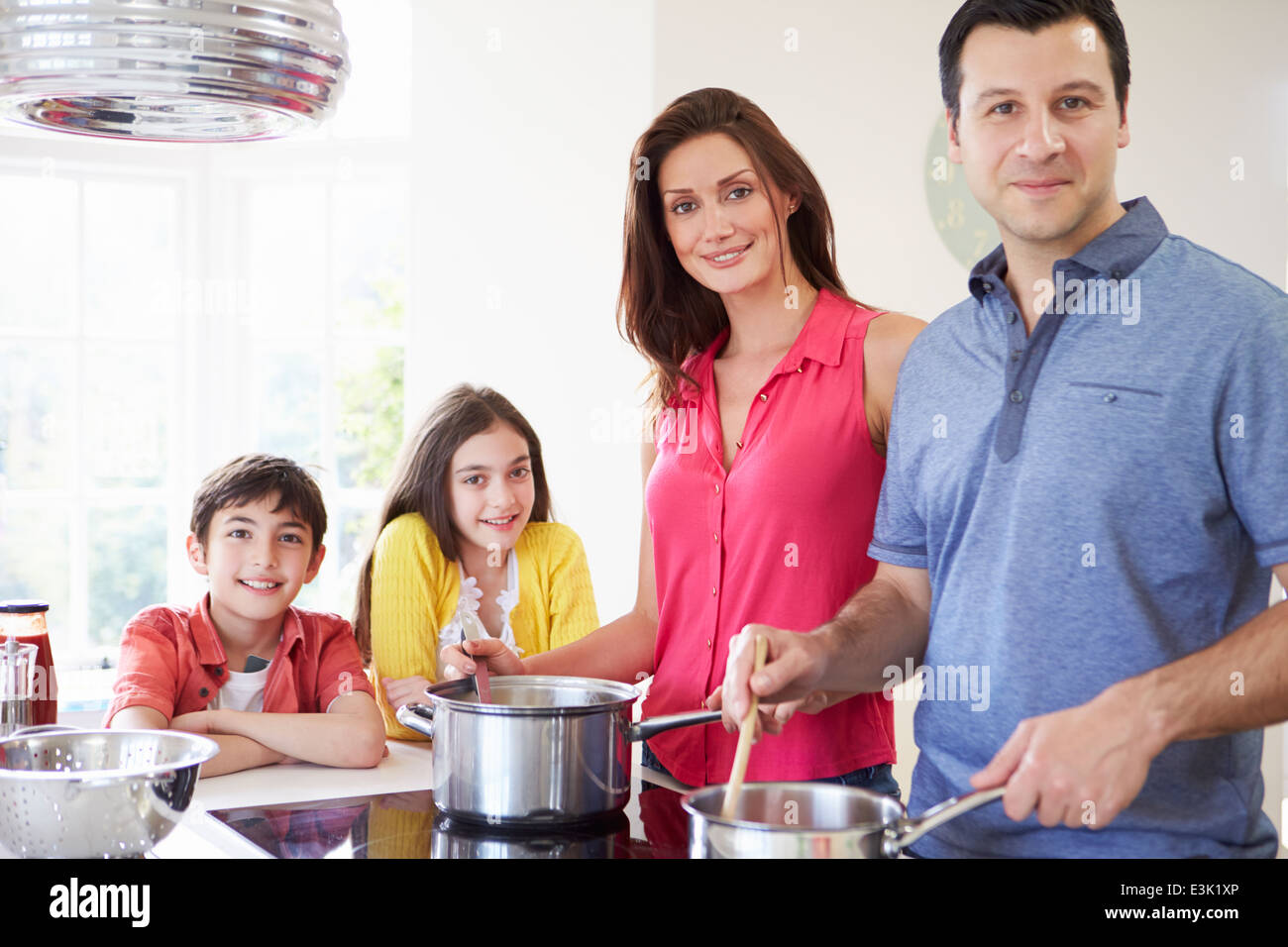 Mum cooking for family hi-res stock photography and images - Alamy