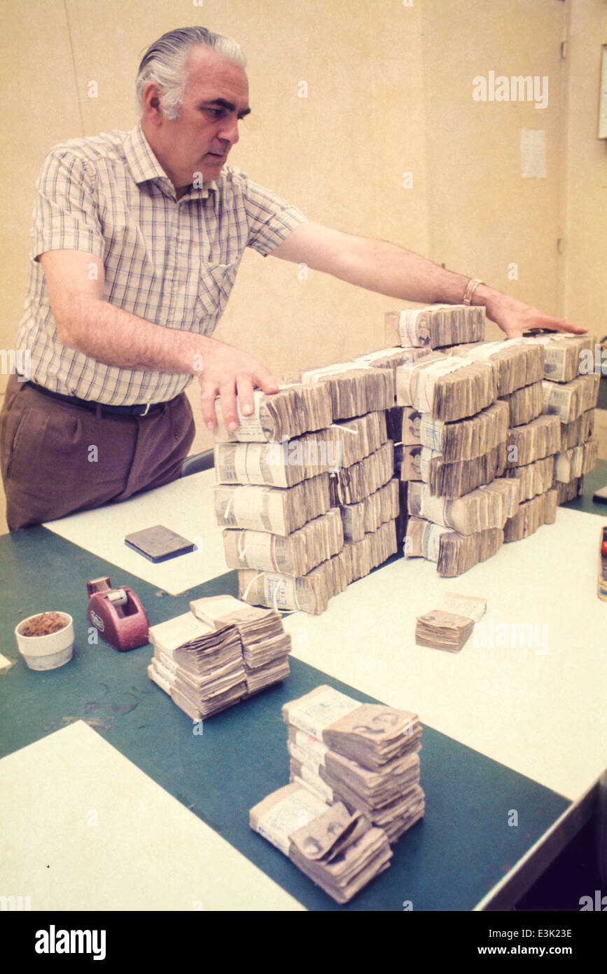 bank vault,1000 lire banknotes Stock Photo - Alamy