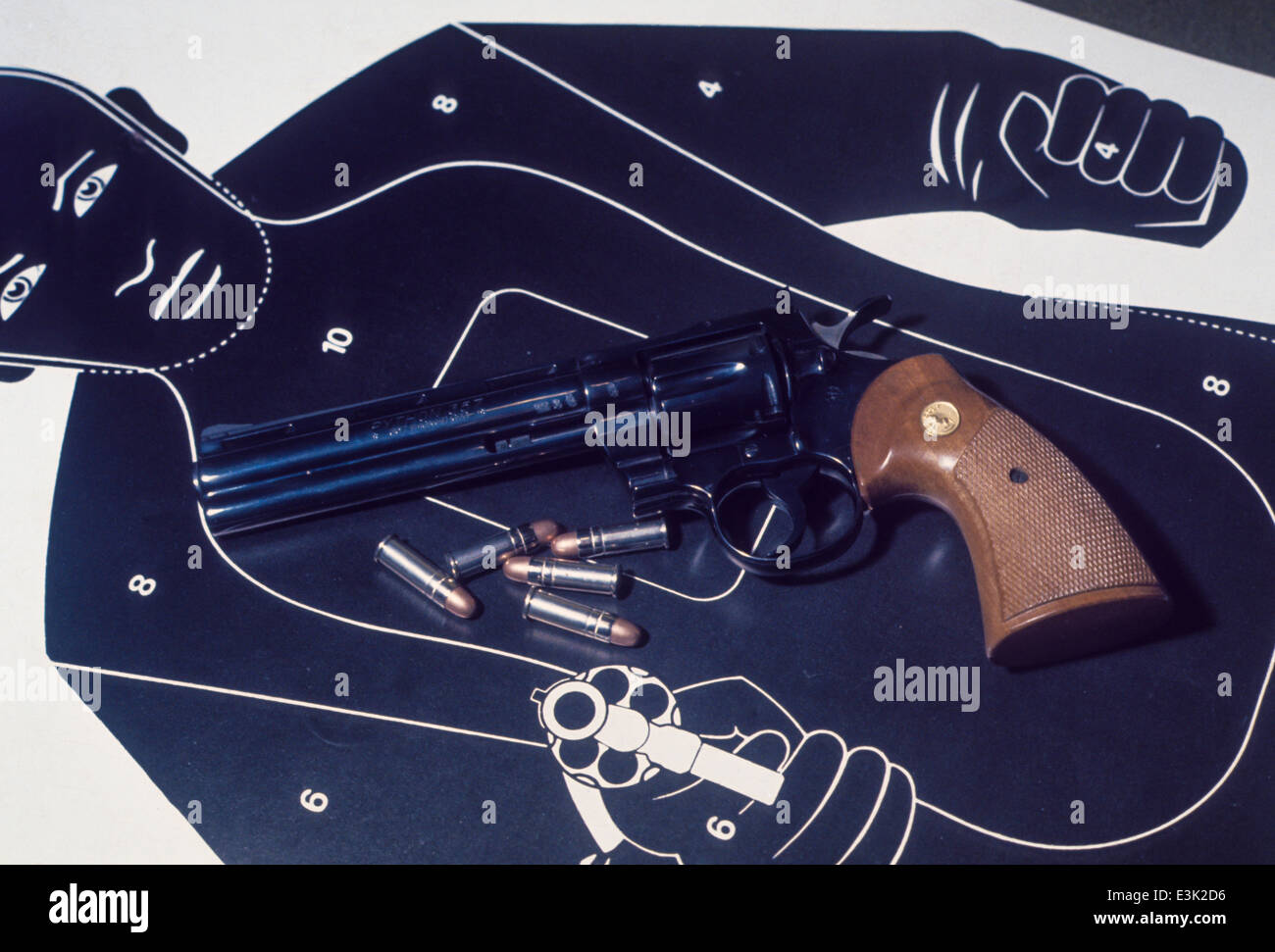 gun and handgun Stock Photo - Alamy