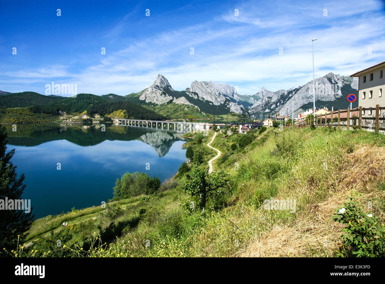 Riano dam hi-res stock photography and images - Alamy