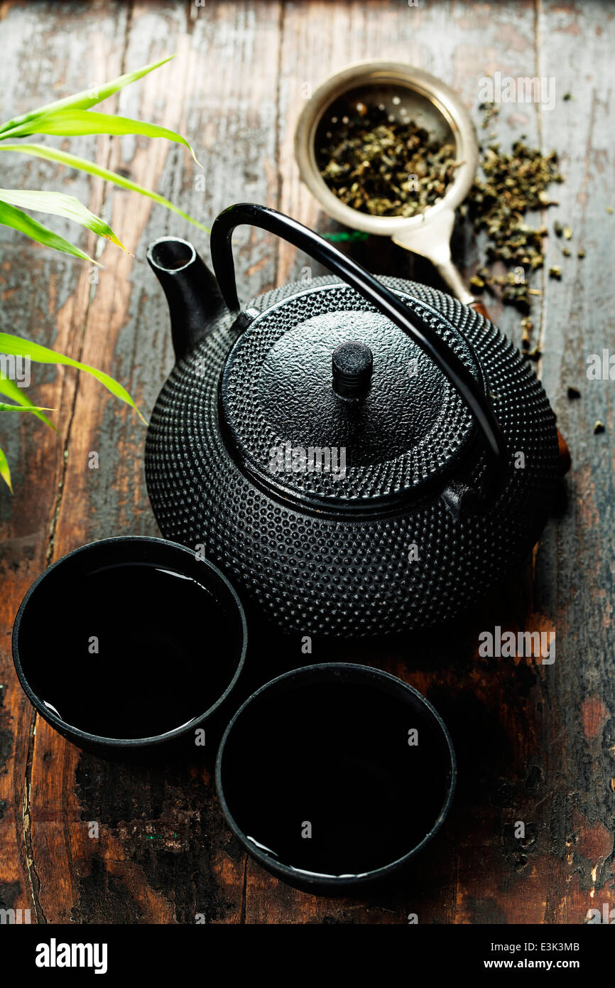Black cast iron japanese tea pot hi-res stock photography and images ...