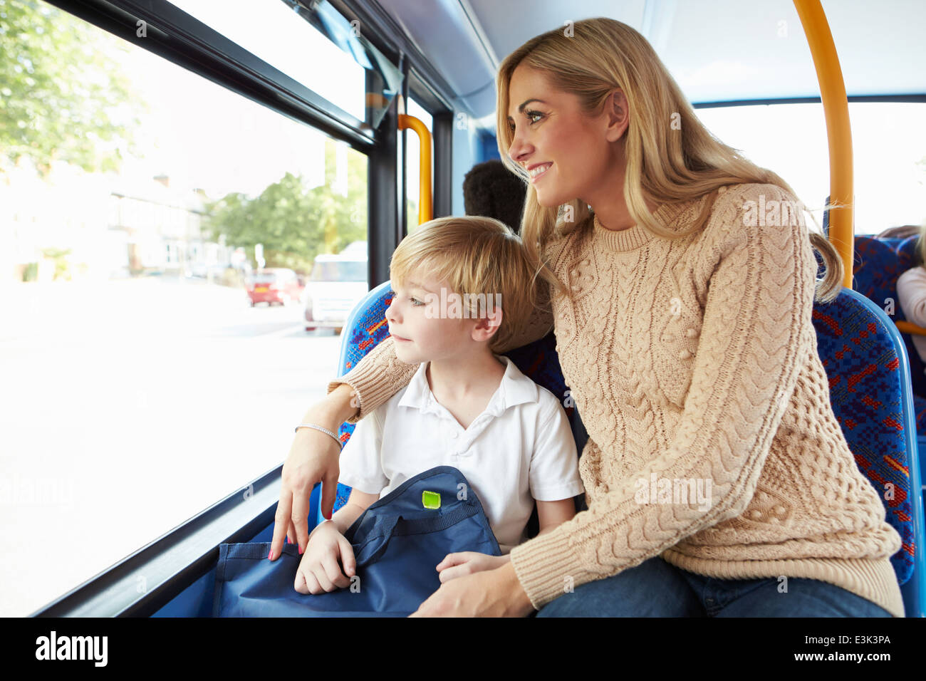 Mom child bus hi-res stock photography and images - Alamy