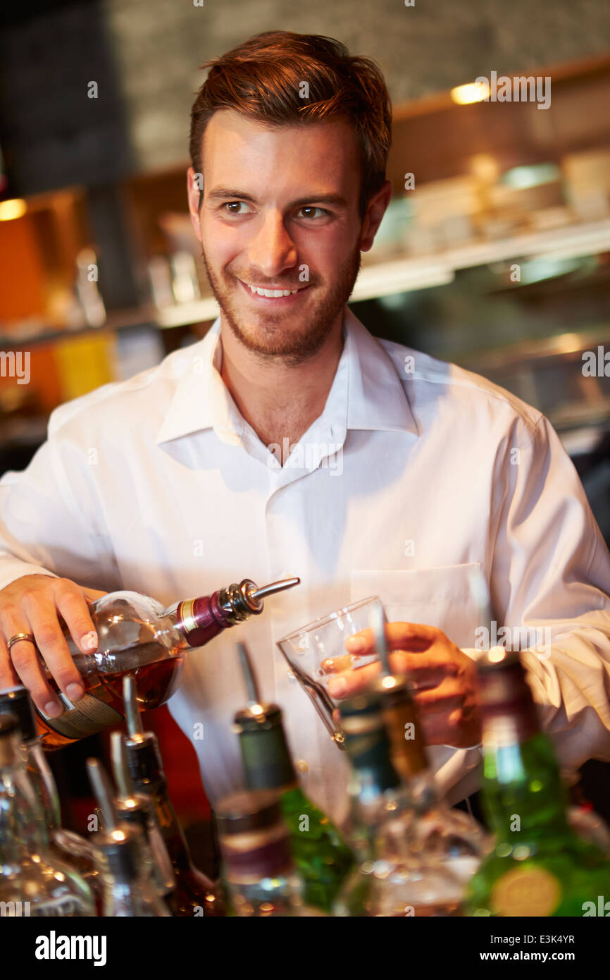 Barman Serving Drinks In Nightclub Stock Photo - Alamy