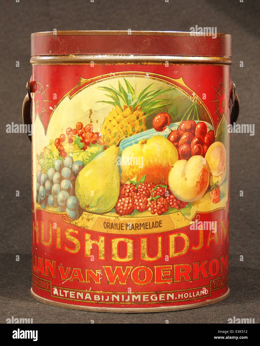 This image shows a tin can of Huishoudjam, a brand of jam by Jan van ...