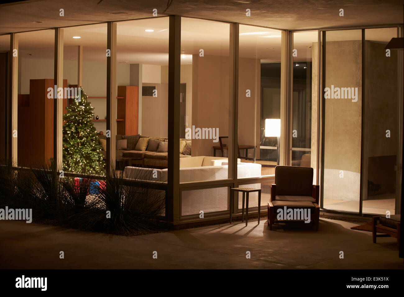 Putting in box hi-res stock photography and images - Alamy