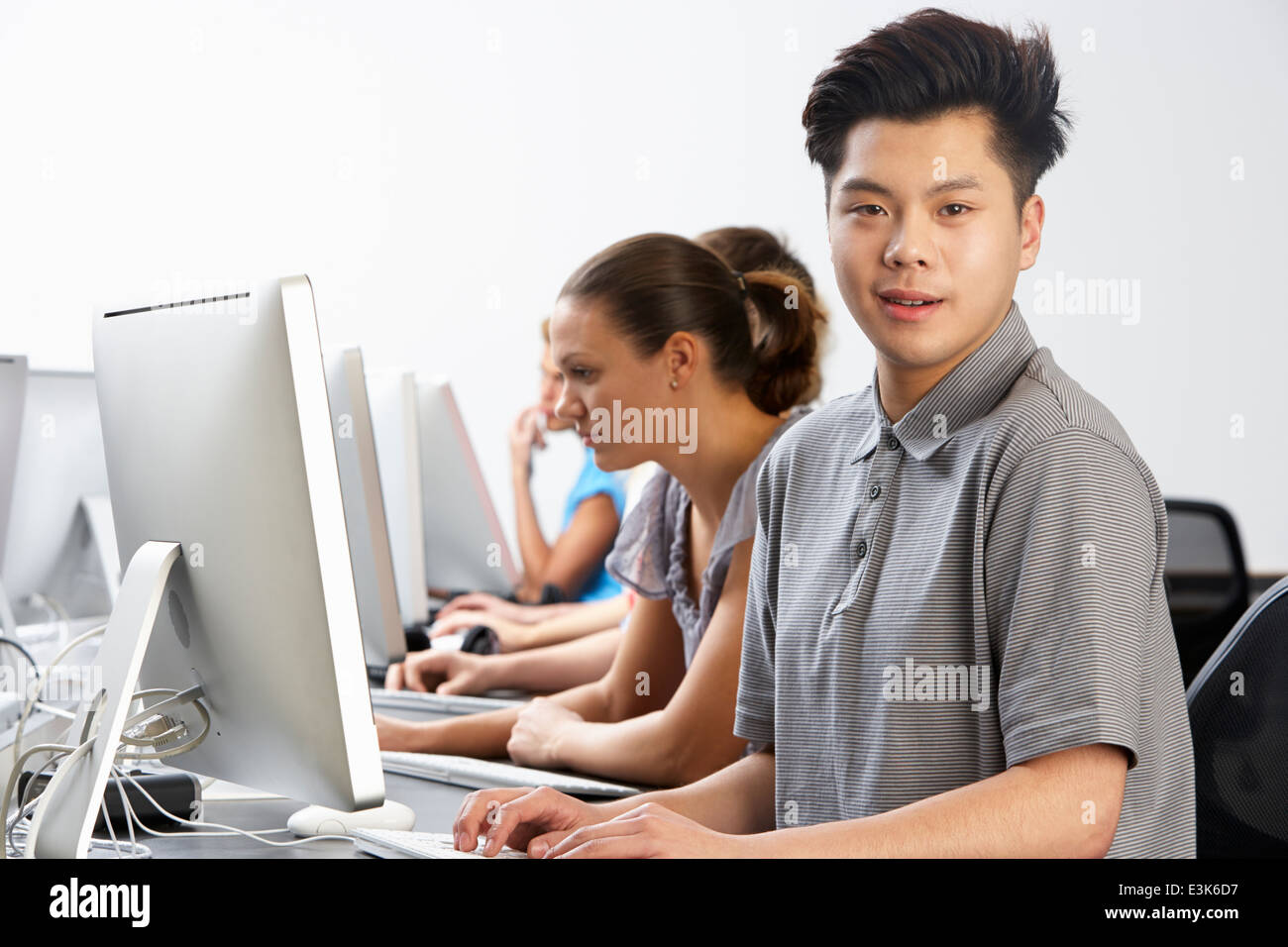Group Of Students In Computer Class Stock Photo - Alamy