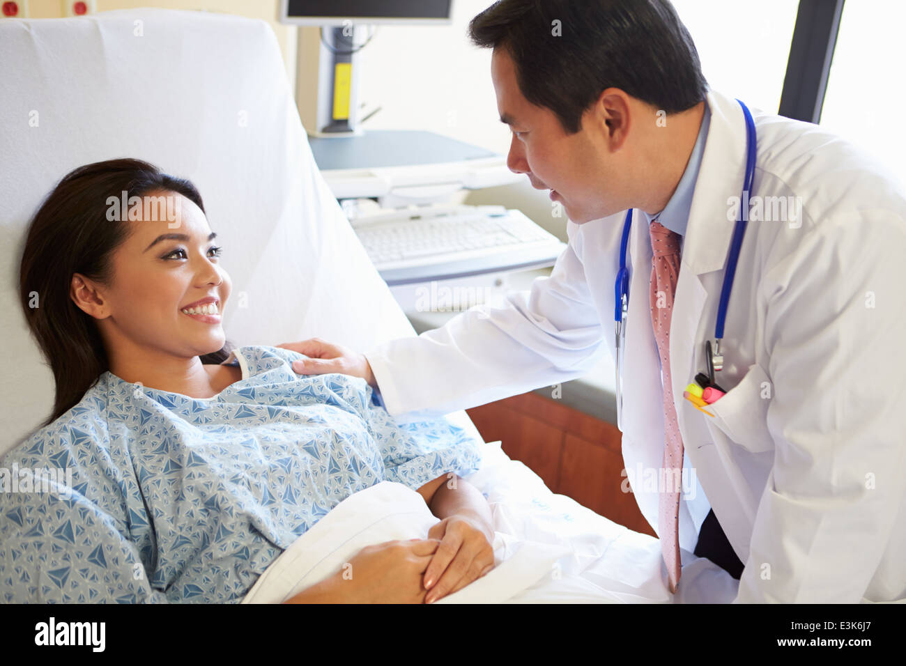 Female ward hospital hi-res stock photography and images - Alamy