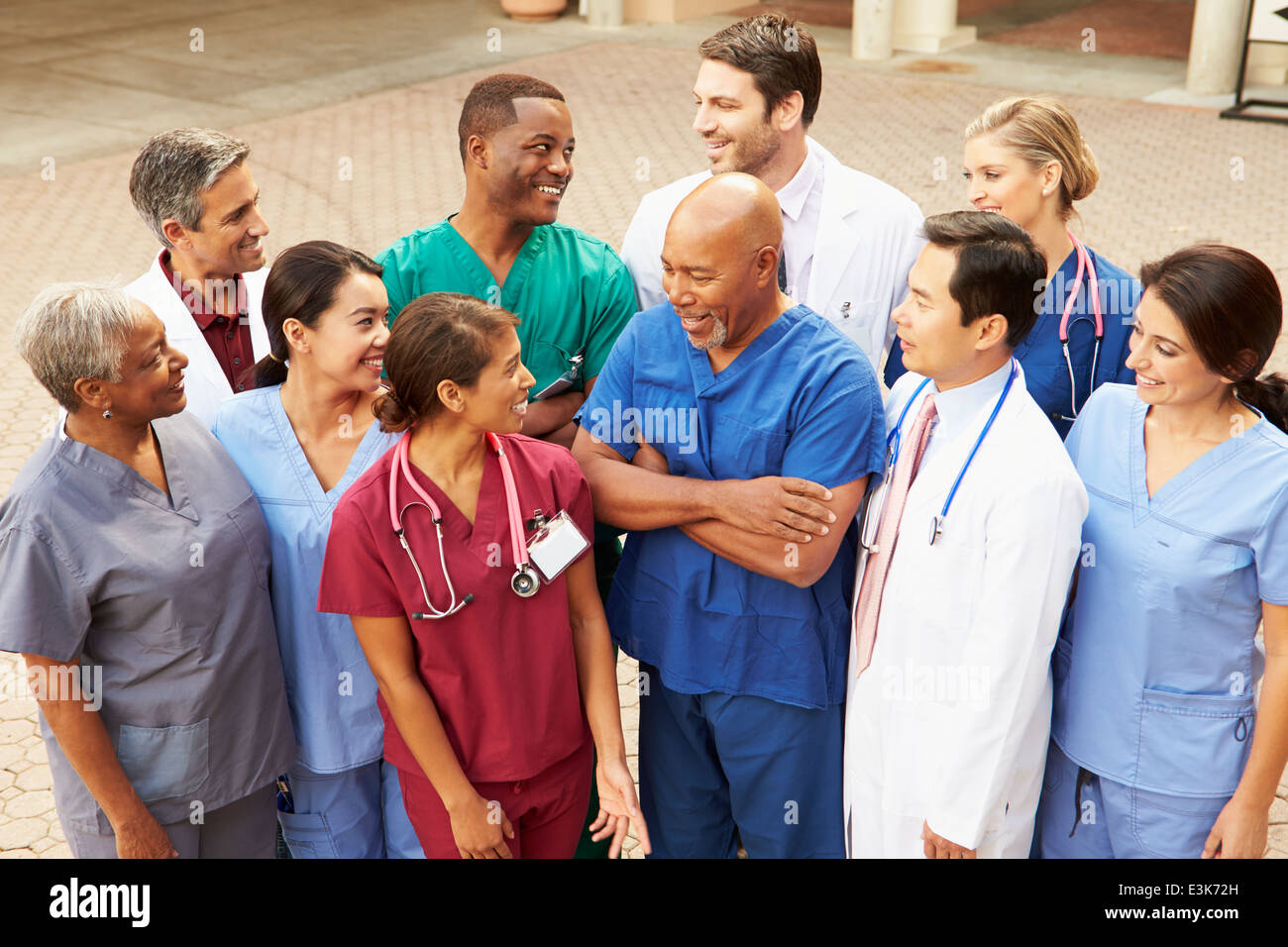 Group shot hi-res stock photography and images - Alamy