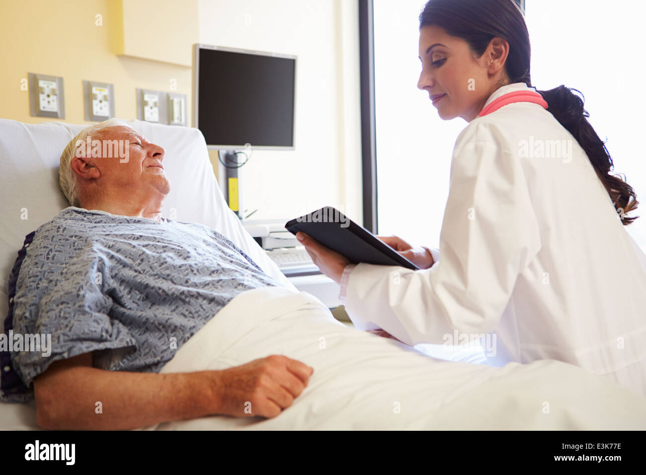 Female doctor tablet talking hi-res stock photography and images - Alamy