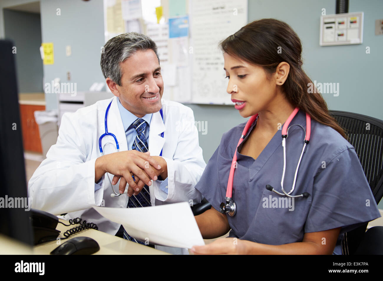 African woman doctor nurse hi-res stock photography and images - Alamy