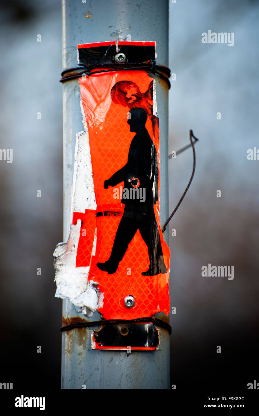 Walking man traffic sign hi-res stock photography and images - Alamy