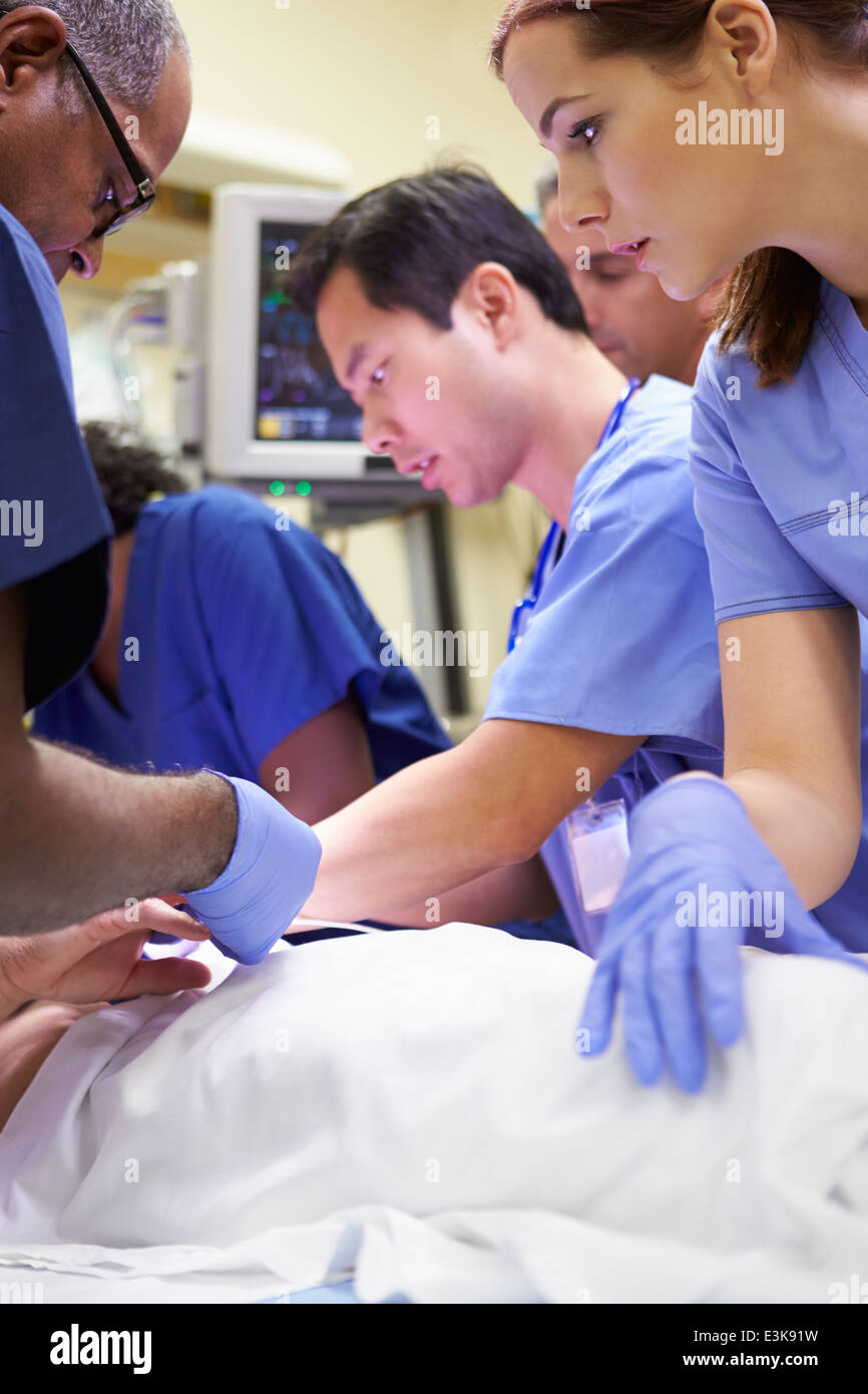 Emergency room hi-res stock photography and images - Alamy