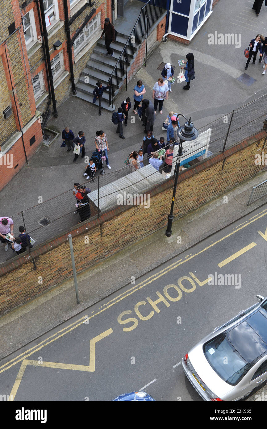 Grade 1 kids school hi-res stock photography and images - Alamy