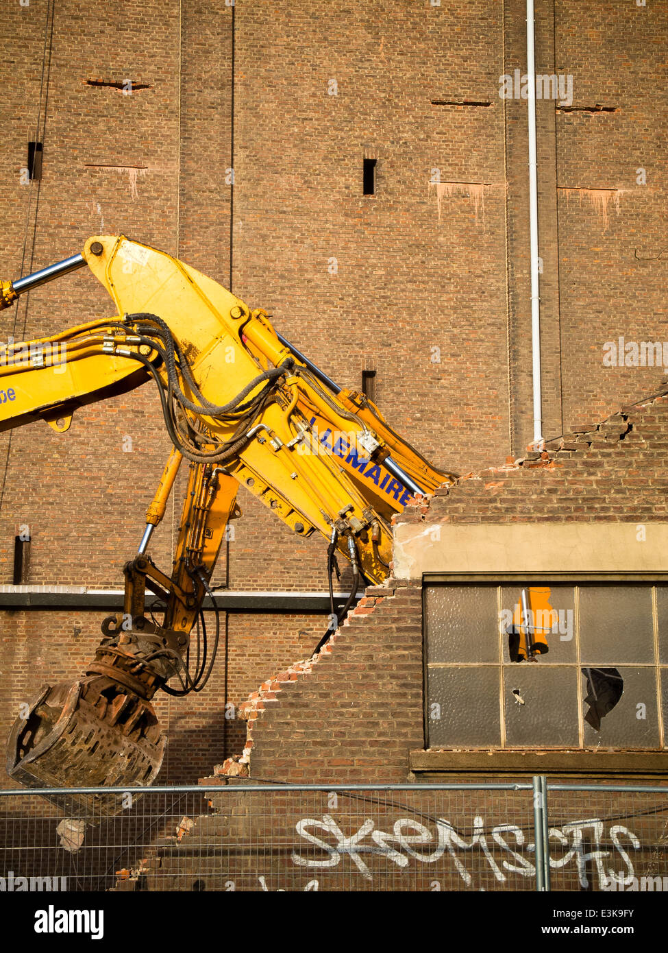 Graffiti construction site hi-res stock photography and images - Alamy