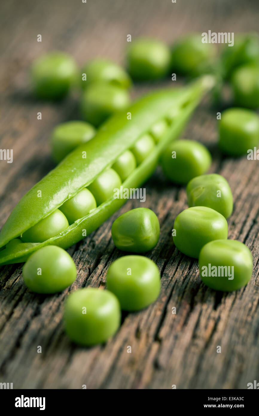 Pea pod hi-res stock photography and images - Alamy