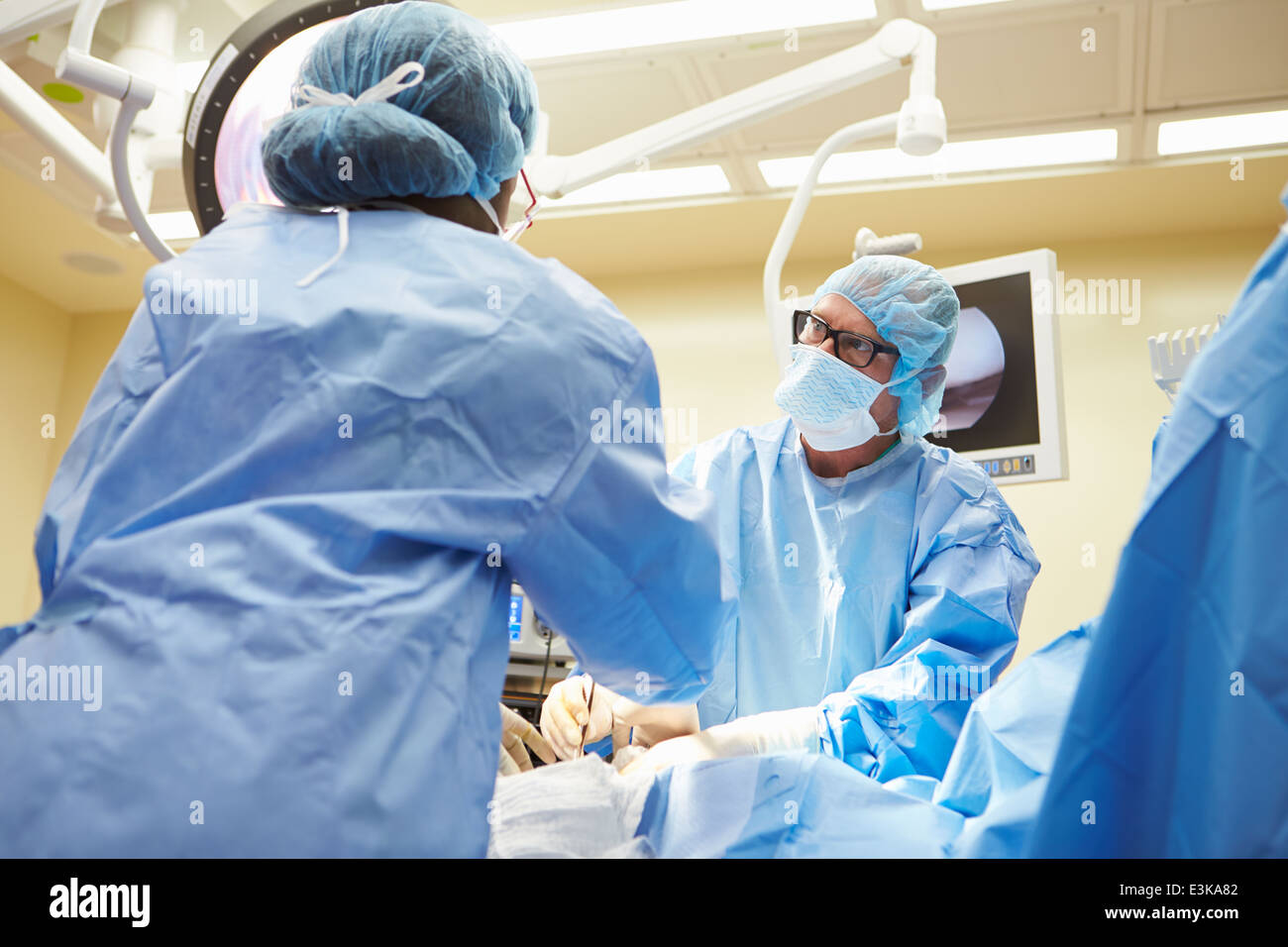 Surgical Team Working In Operating Theatre Stock Photo - Alamy