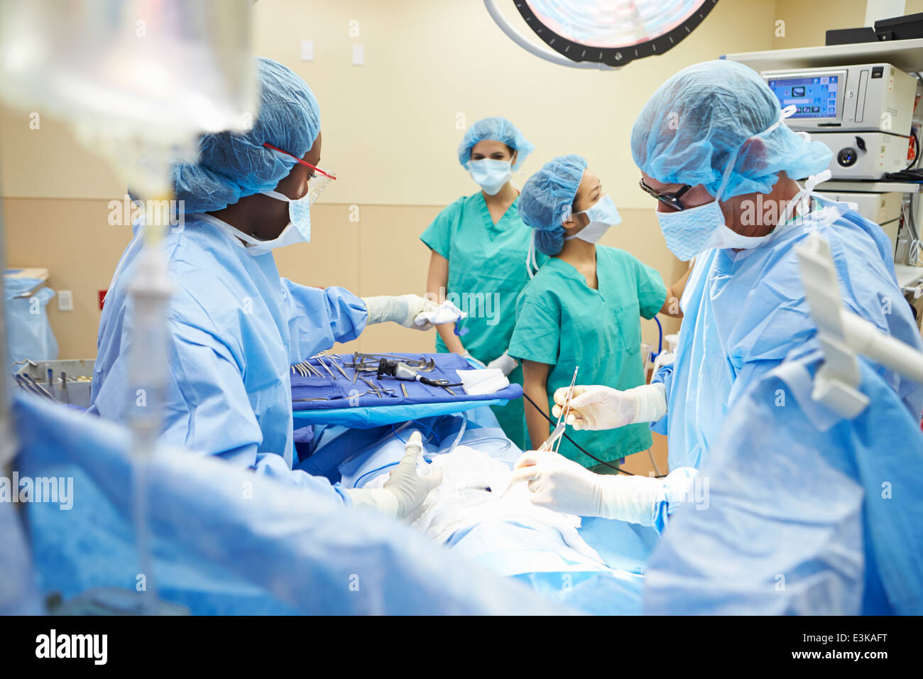 Surgical Team Working In Operating Theatre Stock Photo - Alamy