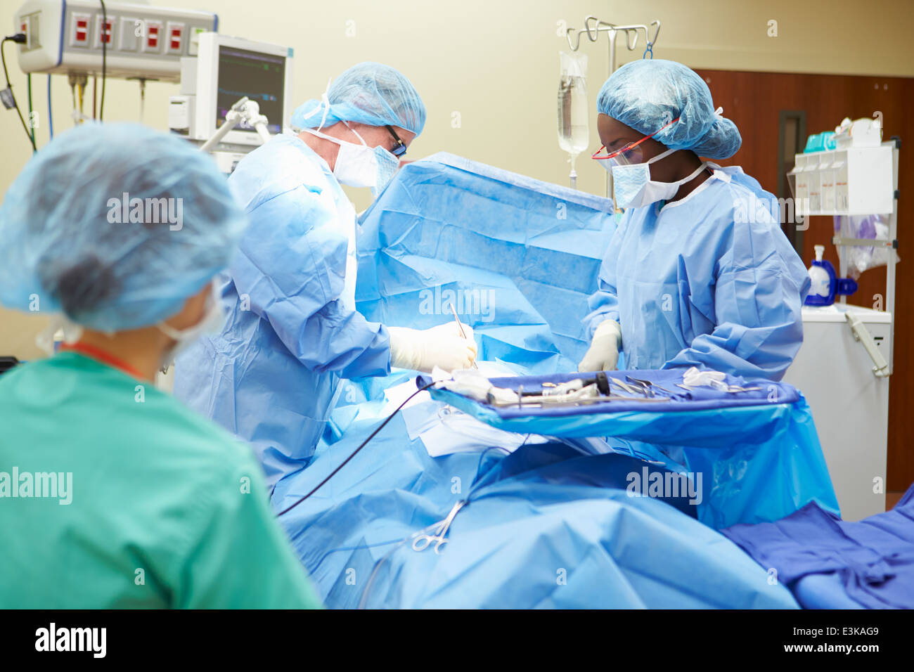 Operating theatre hi-res stock photography and images - Alamy