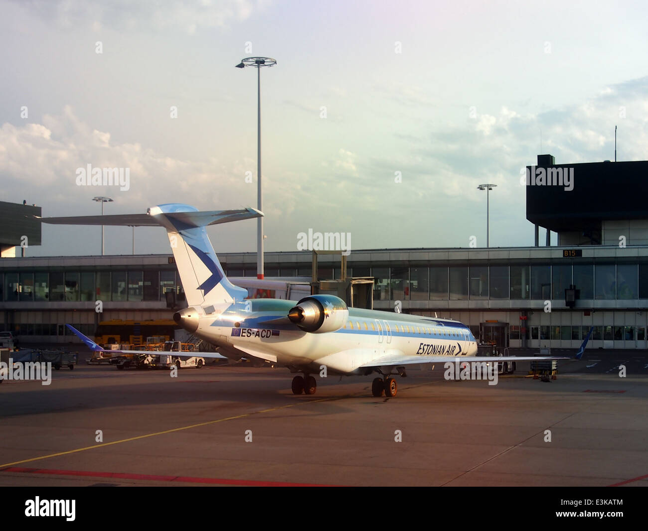 ES-ACD Estonian Air Canadair CL-600-2D24 Regional Jet at Schiphol, pic1 ...