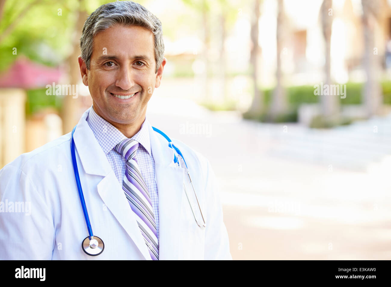 Doctor man portrait hi-res stock photography and images - Alamy