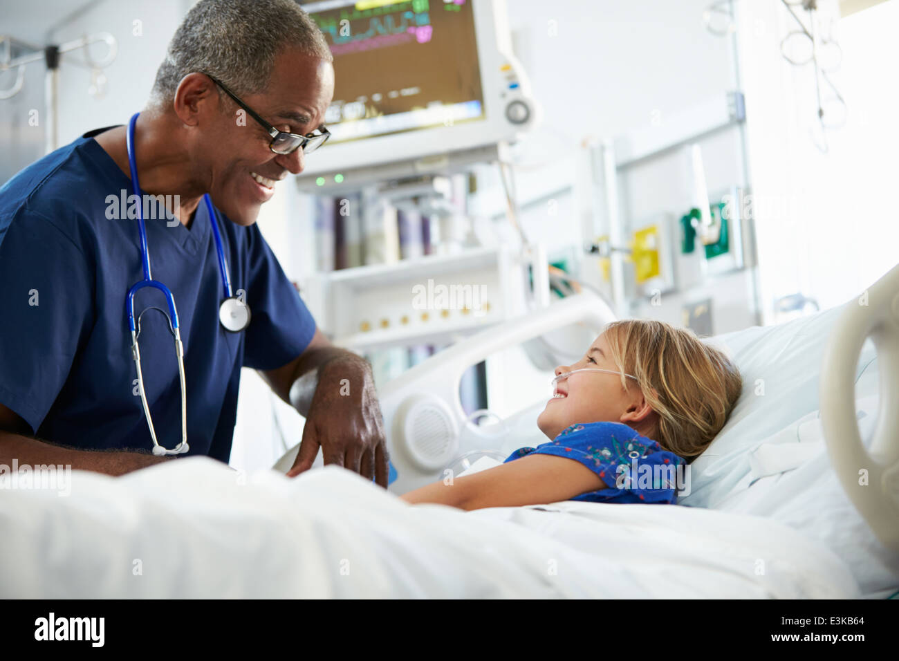 Intensive care nurse hi-res stock photography and images - Alamy
