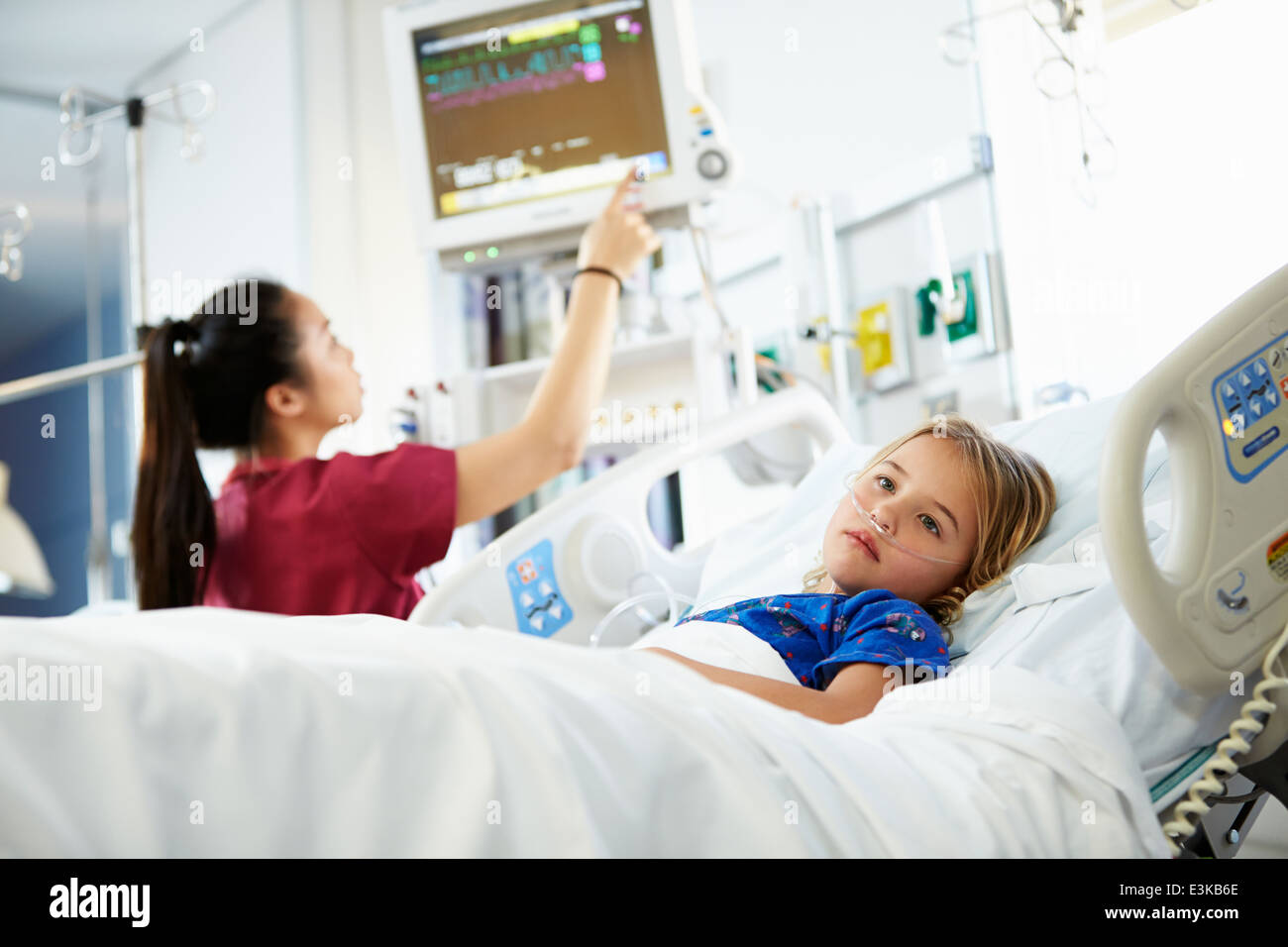 Icu patient female hi-res stock photography and images - Alamy