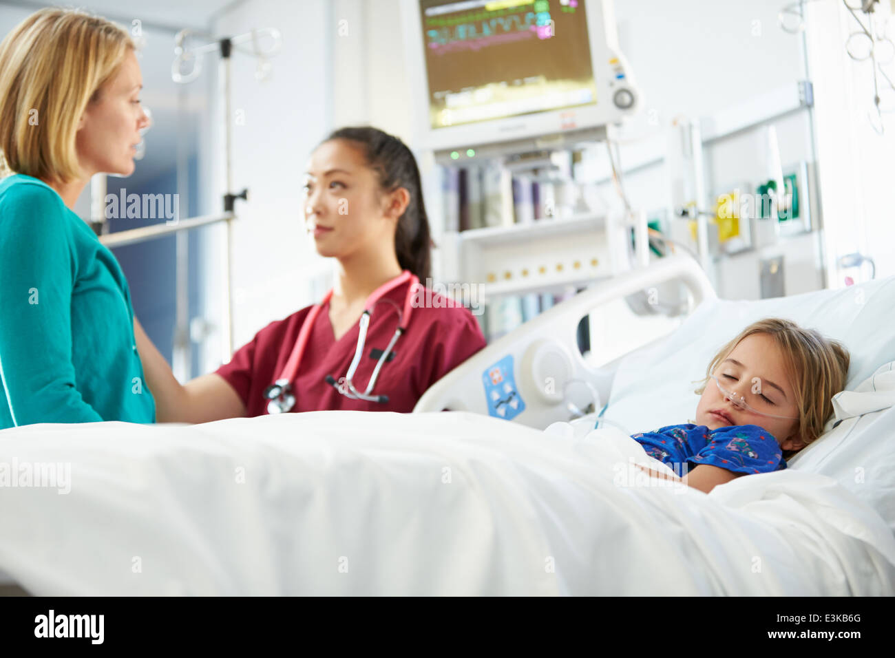 Intensive care hospital nurse patient hi-res stock photography and ...