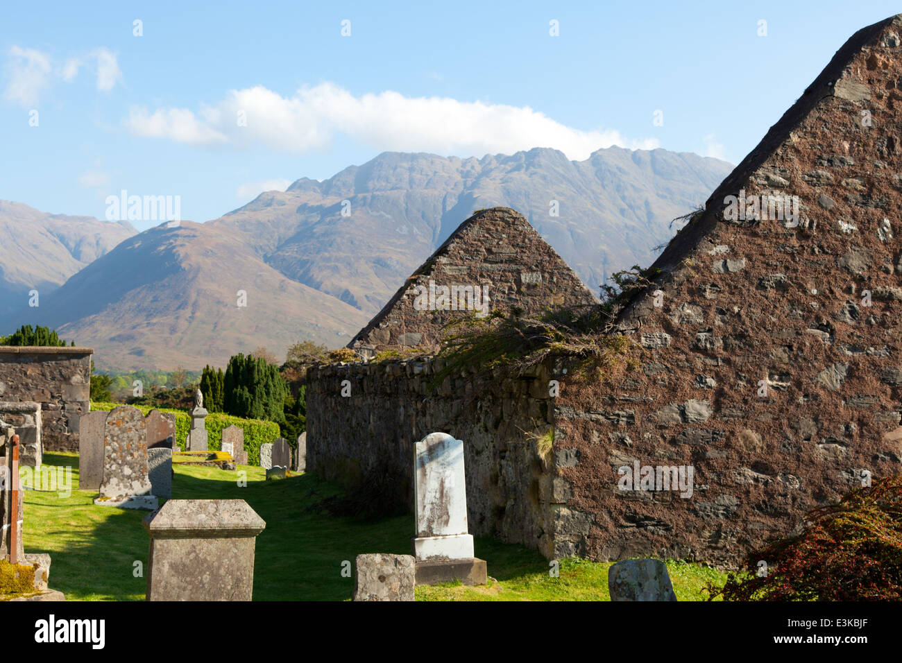 Old graveyard church ruins hi-res stock photography and images - Alamy