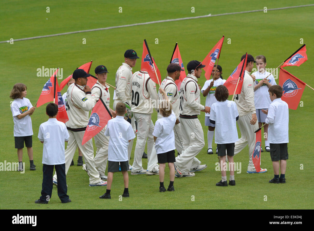 School children cricket uk hi-res stock photography and images - Alamy