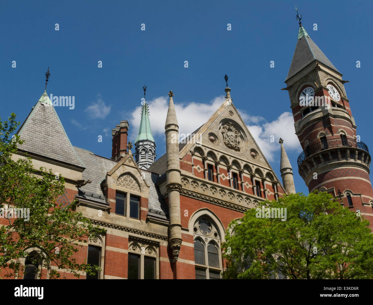 Public library branch exterior hi-res stock photography and images - Alamy