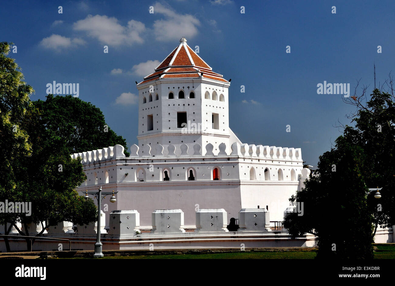 Bangkok, Thailand: The hexagonal Phra Athit Fortress Stock Photo - Alamy