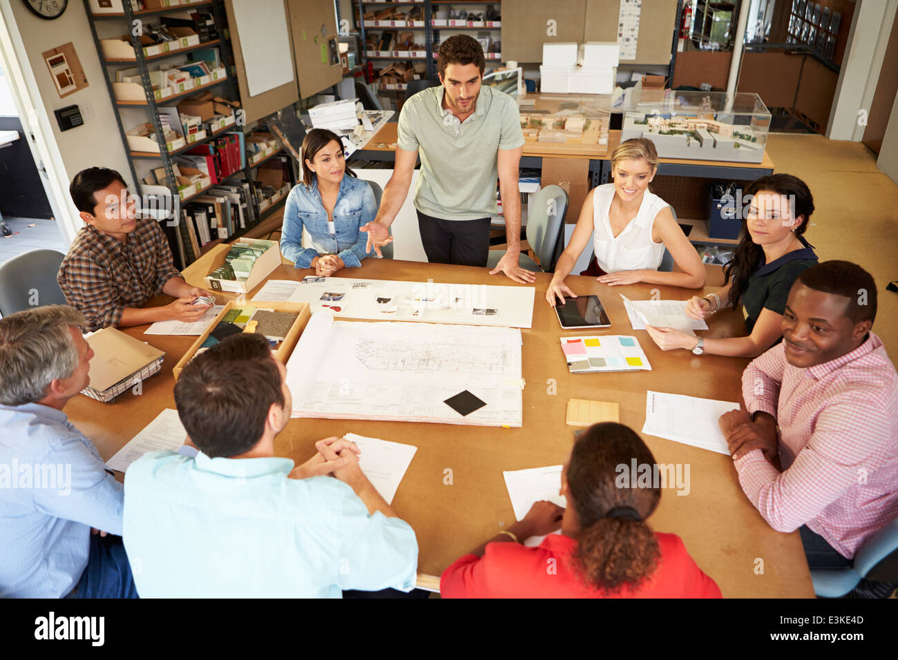 Group around office table hi-res stock photography and images - Alamy