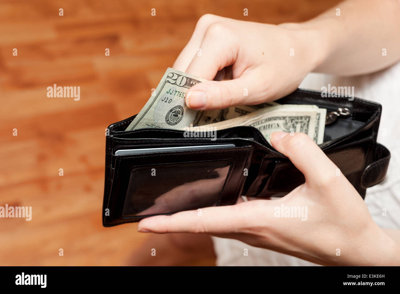 Money in wallet Stock Photo - Alamy