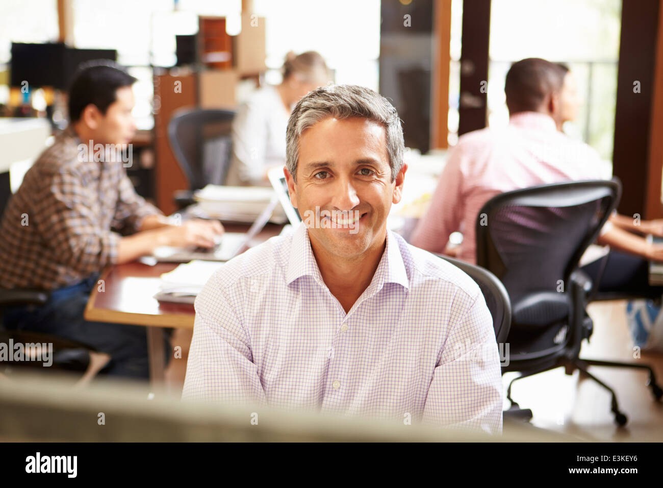 Asian businessman and desk hi-res stock photography and images - Alamy