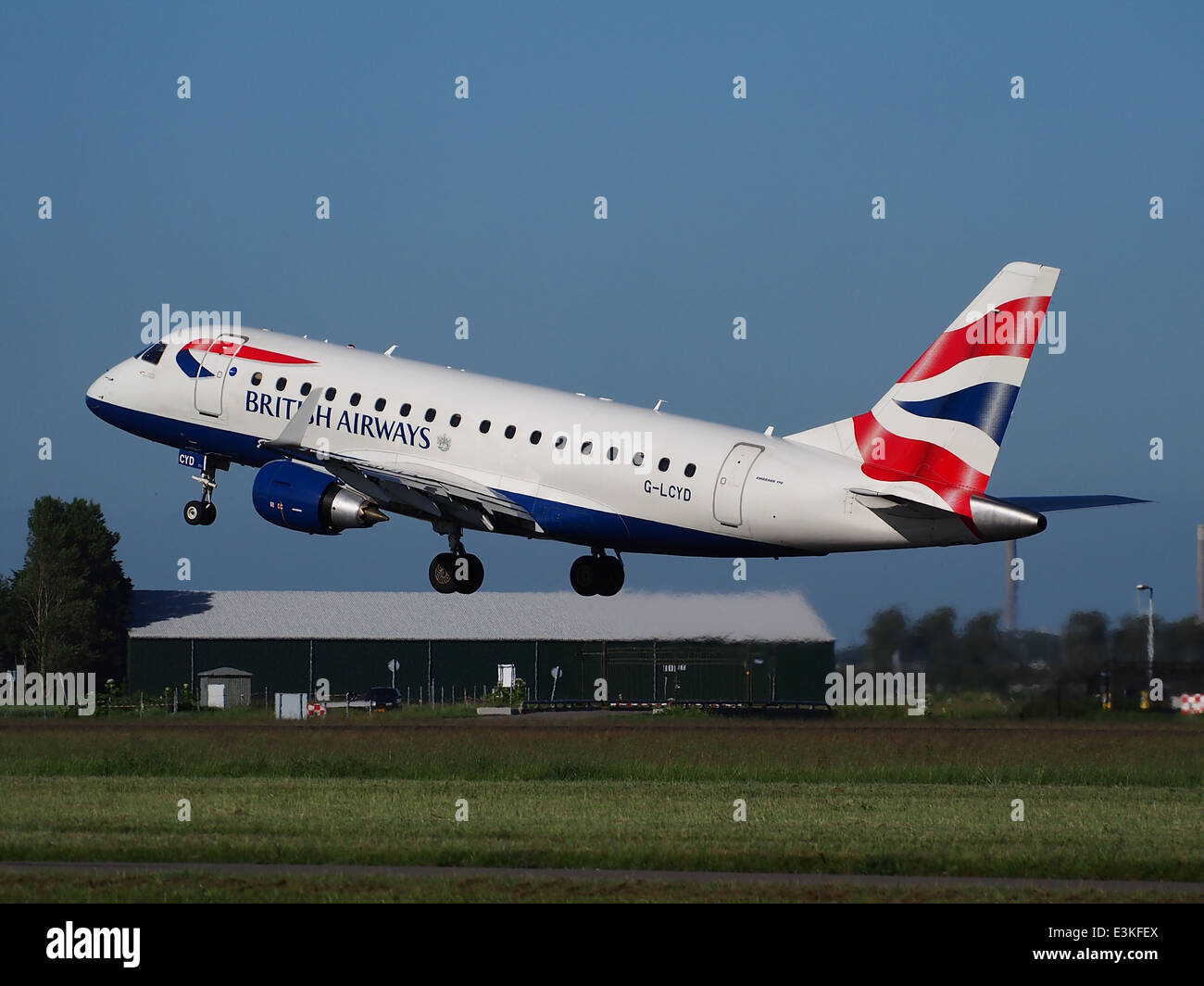 Embraer erj 170std hi-res stock photography and images - Alamy