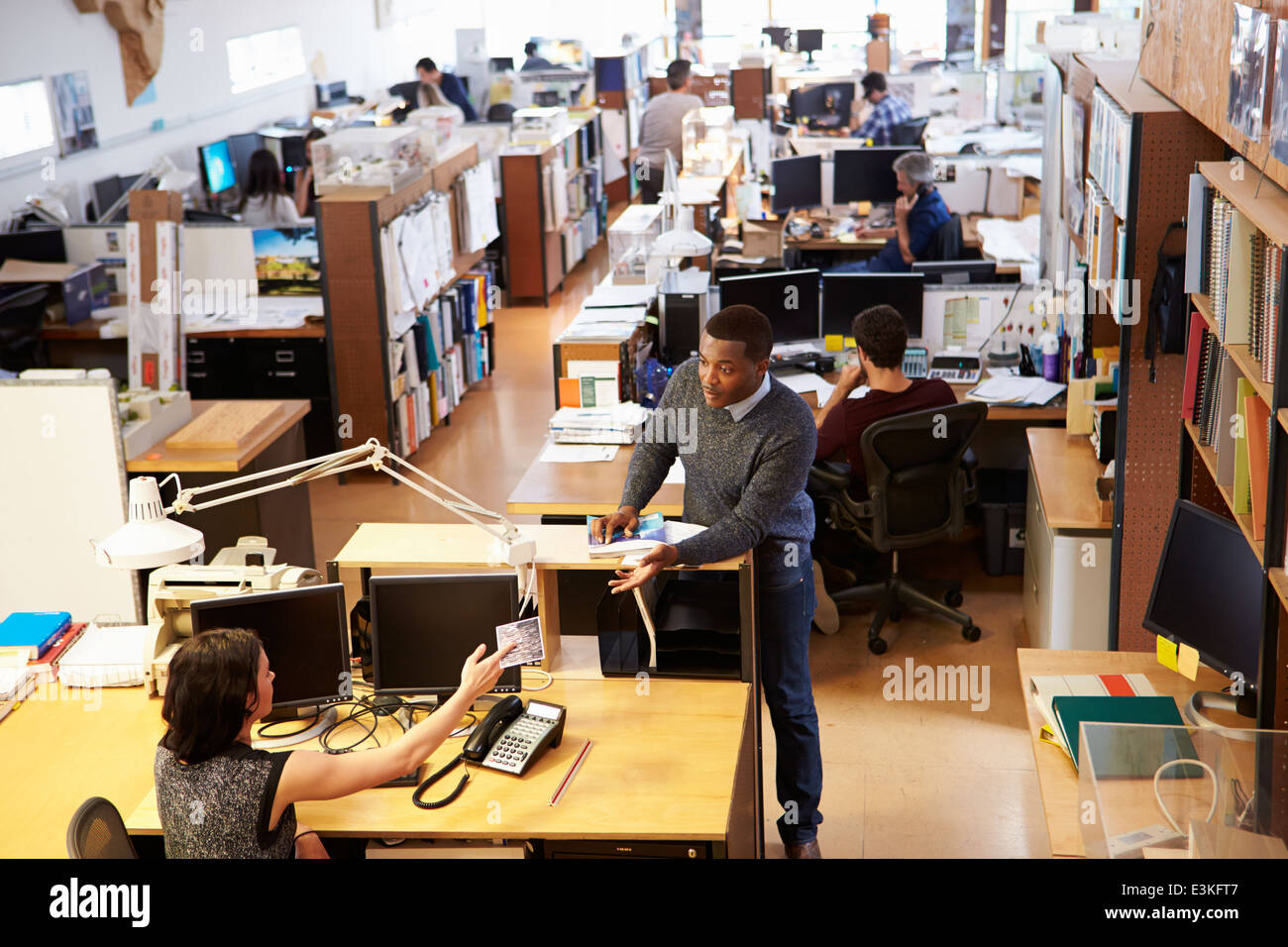 Busy office hi-res stock photography and images - Alamy