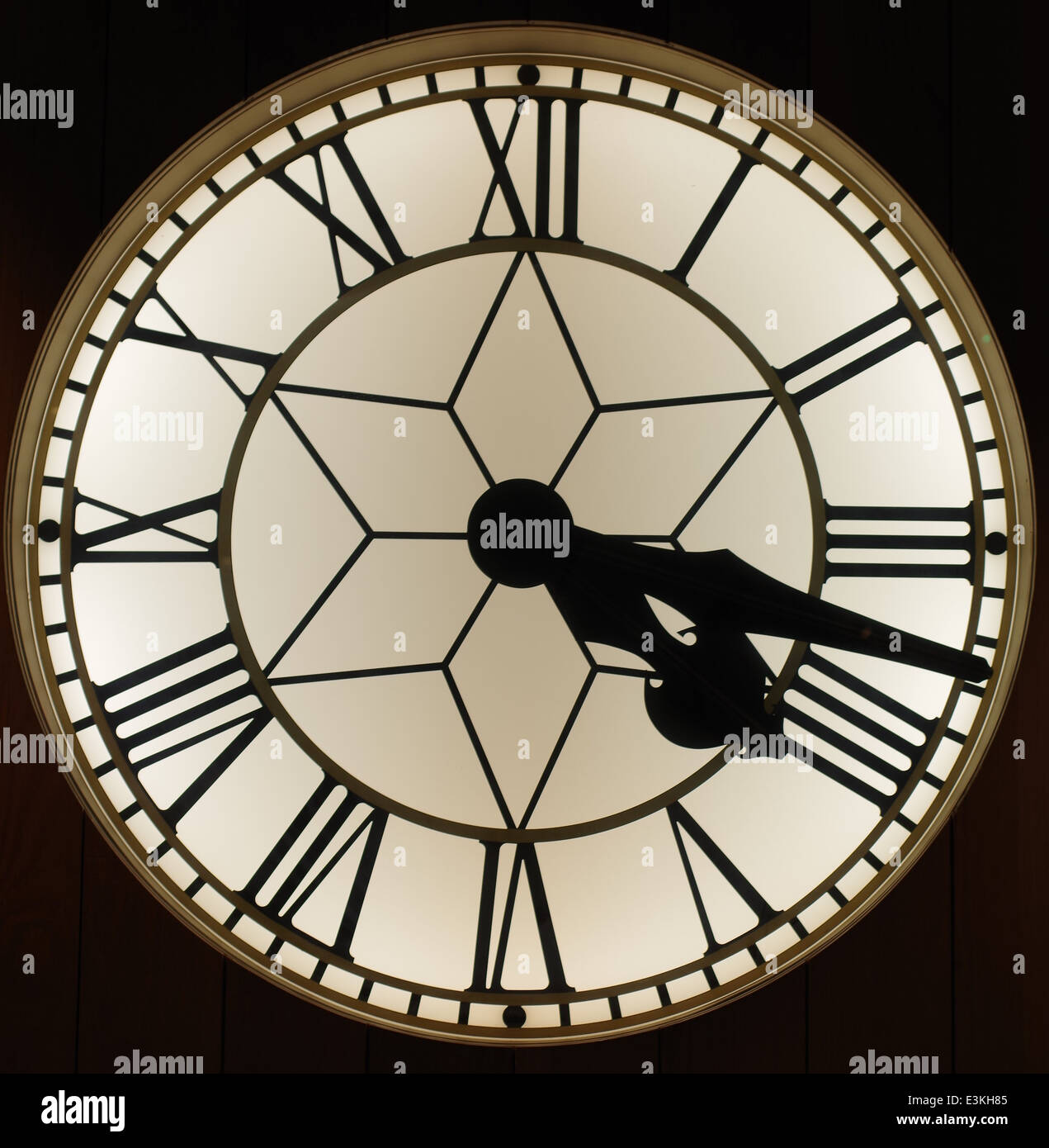 Quarter past clock hi-res stock photography and images - Alamy