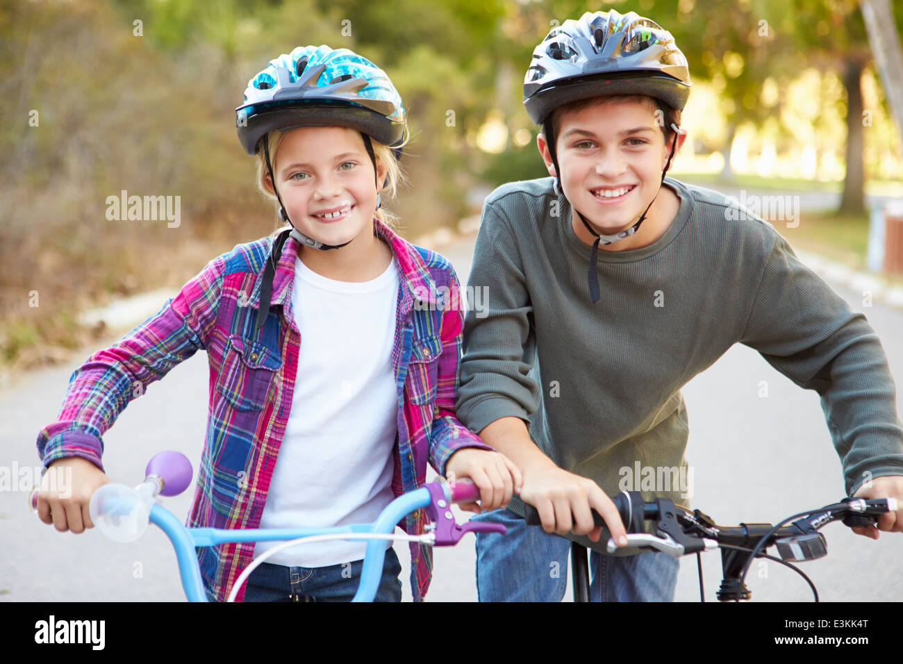 Two children face hi-res stock photography and images - Alamy