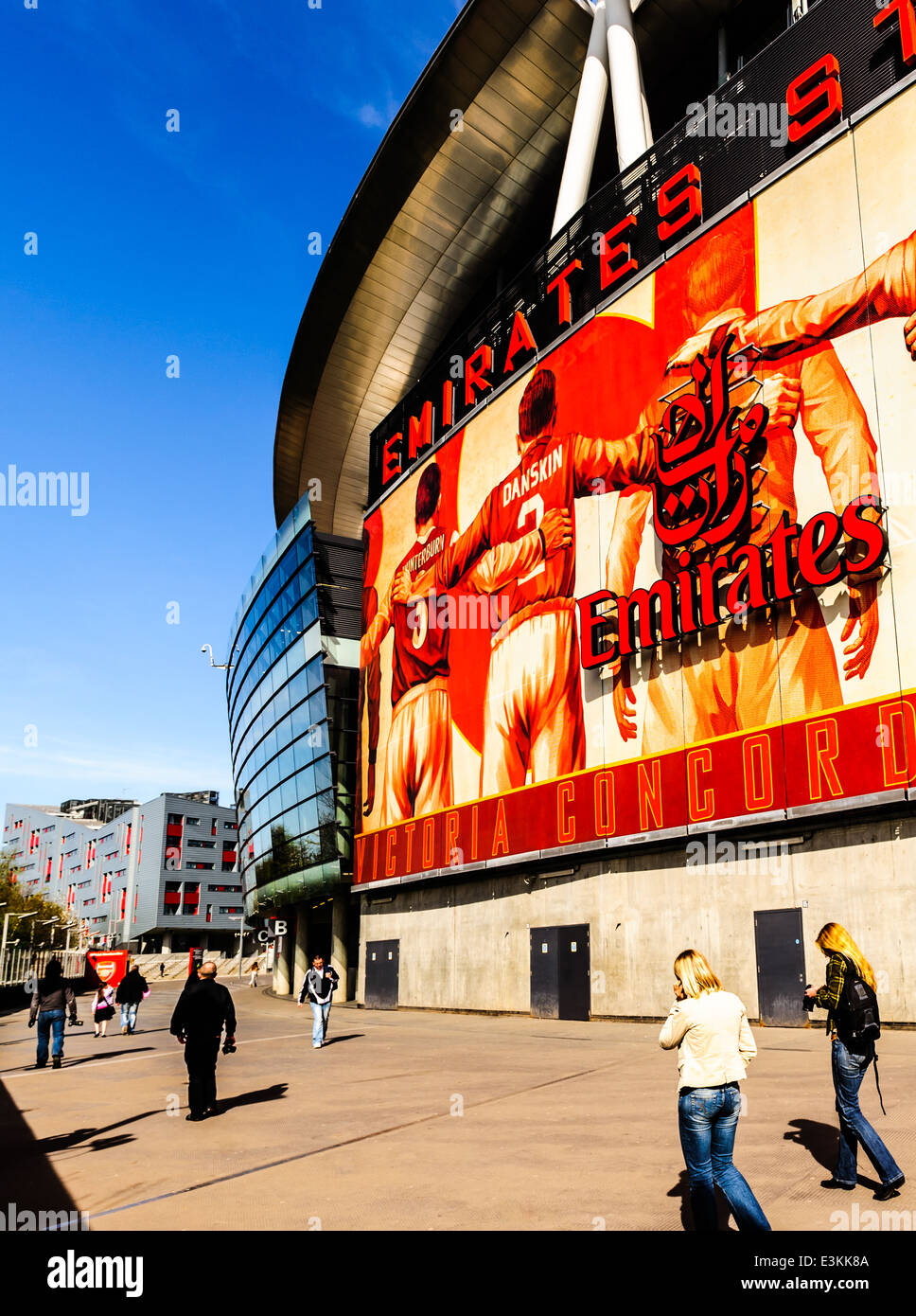 Arsenal football club logo hi-res stock photography and images - Alamy