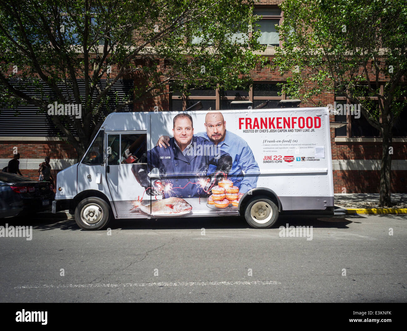 Foodies and passers-by partake in "mash-up" food creations from the ...