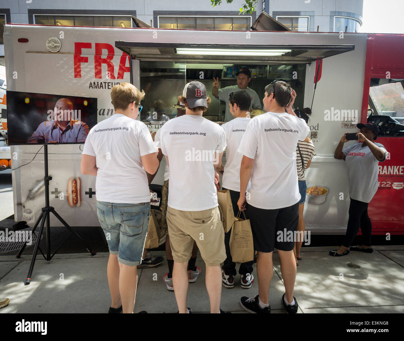 Foodies and passers-by partake in "mash-up" food creations from the ...